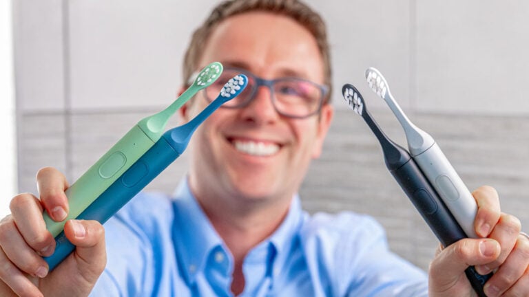How to use an electric toothbrush - Electric Teeth